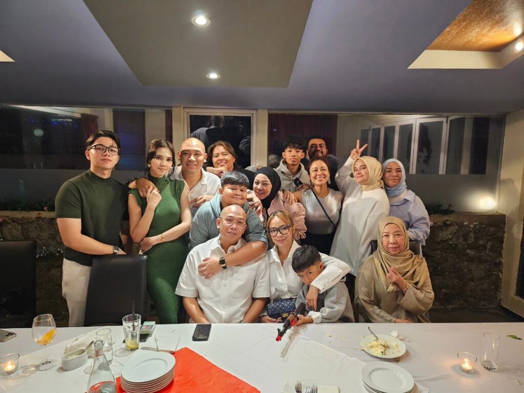 “Maintain Macam Usia 20an Je,” Rai Hari Lahir Anak Sulung Ke-15, Wajah ...