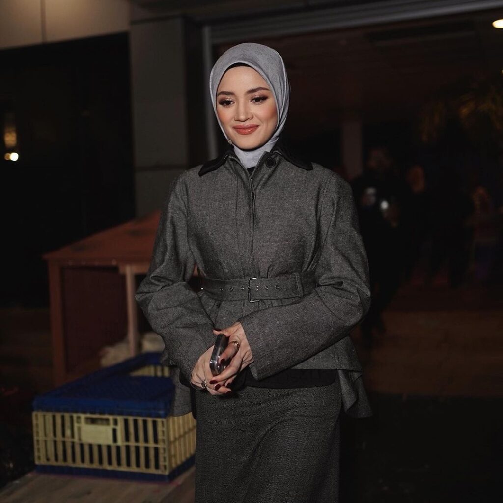 Adik DATIN SERI HELIZA HELMI Terima Ijazah & Bergelar Hajah Di Usia 25 ...