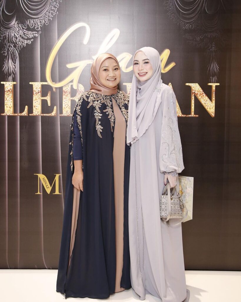 Demam Baju Raya, Glam Lebaran Nona Dibawakan Oleh Minaz Dan Diserikan ...