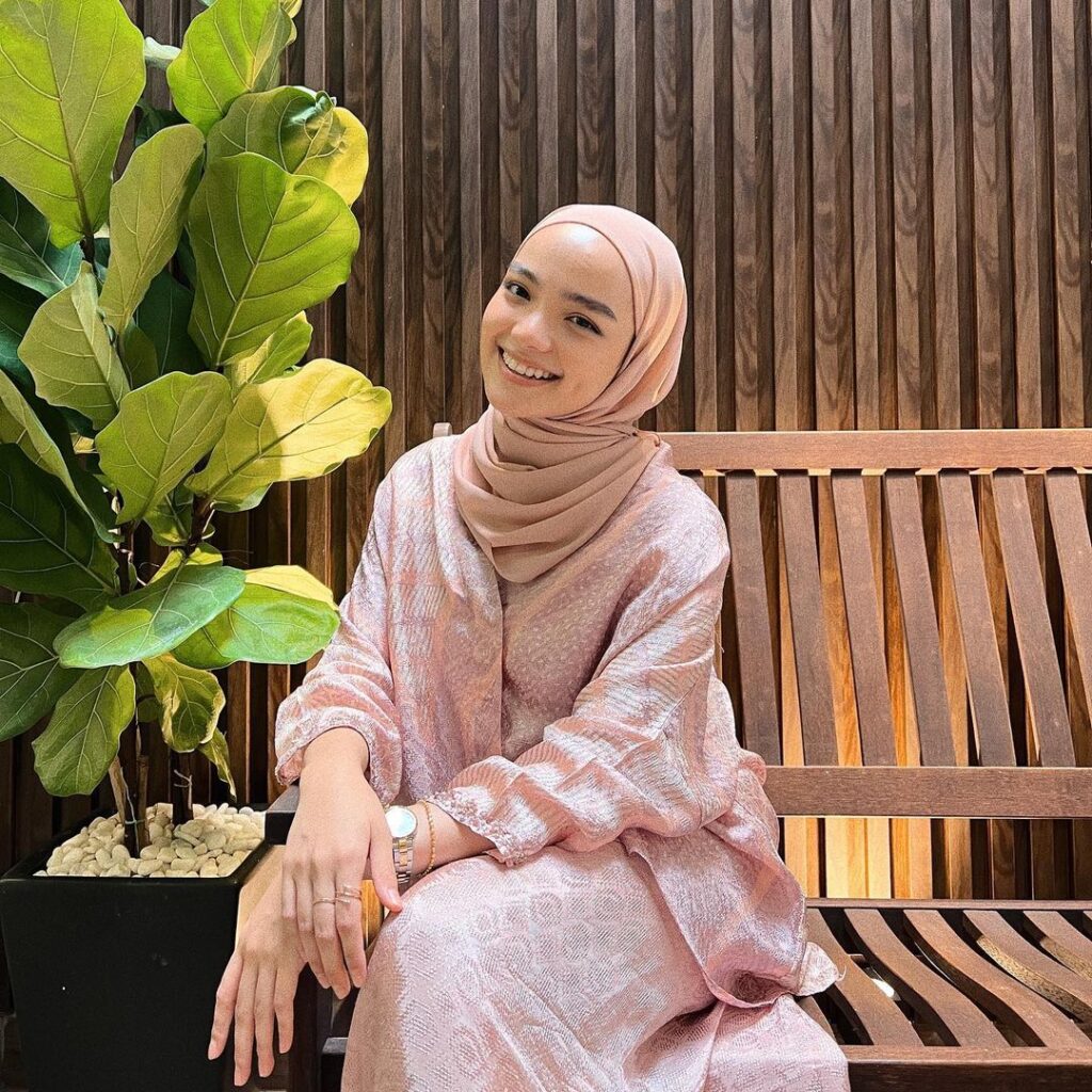 Dulu Model Baju Kanak-Kanak, Kini Tengku Ratu Hiasi Kempen Raya Persis ...