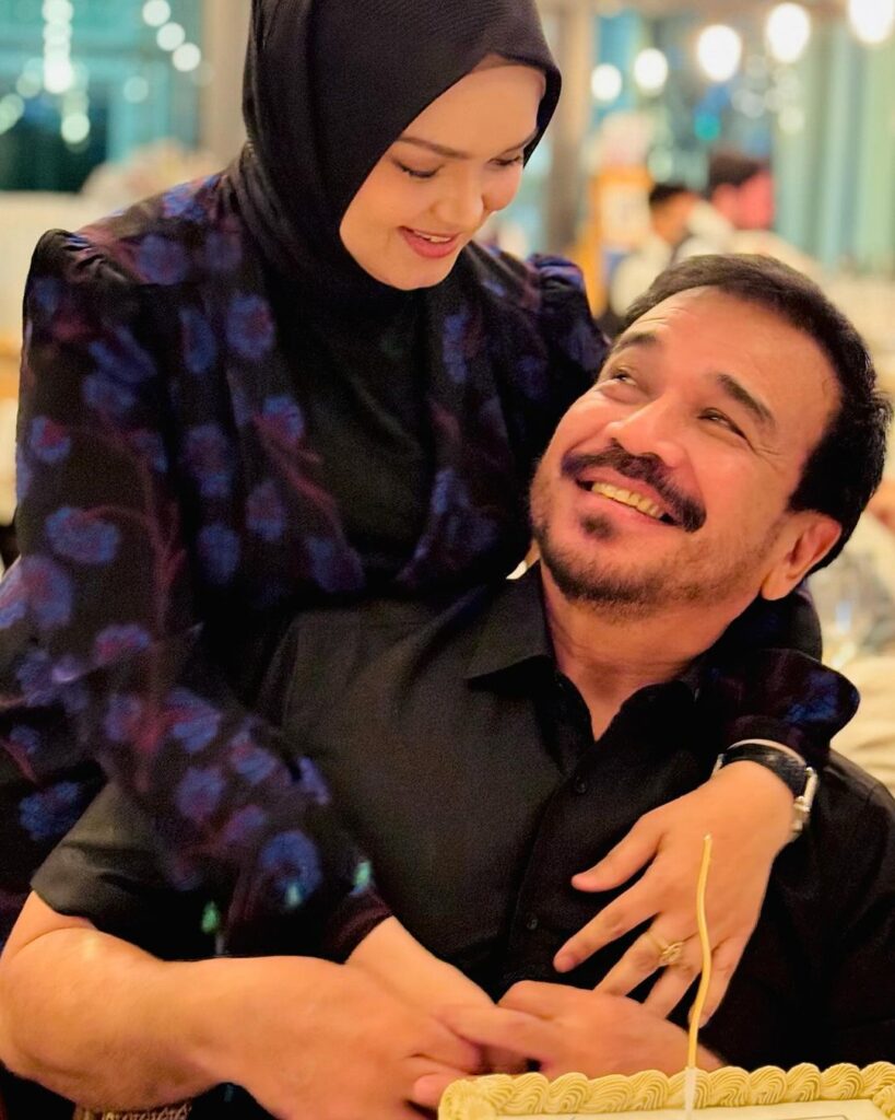 Romantis Di Samping Suami, Dato’ Sri Siti Nurhaliza Titip Doa Sempena ...