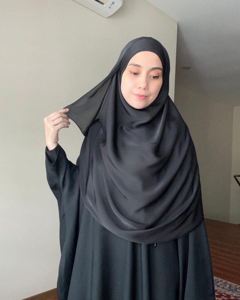 "Duit Tak Jatuh Dari Langit" Mula Berniaga Di Pasar Malam, Kini CHRISTY ...