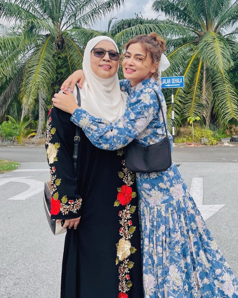 Menitis Air Mata Ibu, Reen Rahim Hadiahkan Rumah Buat Ratu Hati Lepas ...