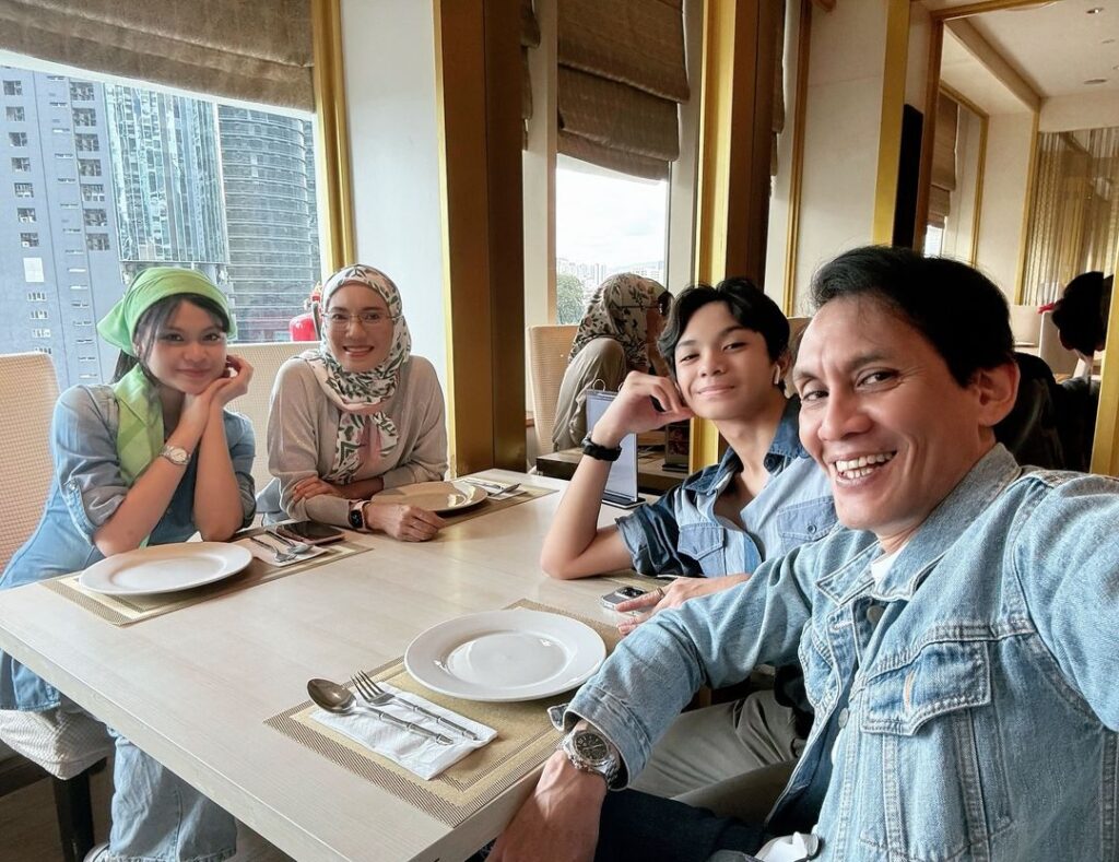 Meniti Usia 19 & Satu-Satunya Puteri Kesayangan, Cantik Anak Gadis ...