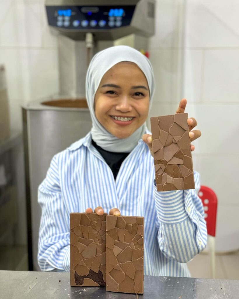 Dari Jual Dessert Kecil-Kecilan Di Rumah, Siti Hajar Kini ‘Tauke Coklat ...