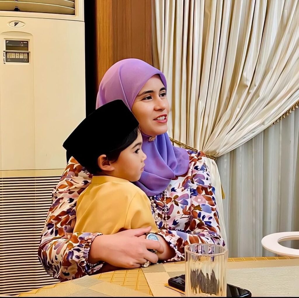 Pakej Lengkap Bakal Permaisuri Brunei, Pengiran Anak Sarah Anggun Usia ...