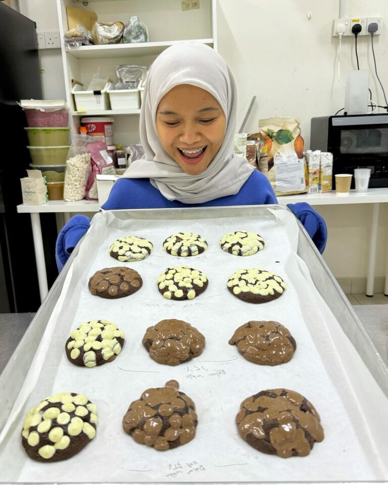 Dari Jual Dessert Kecil-Kecilan Di Rumah, Siti Hajar Kini ‘Tauke Coklat ...