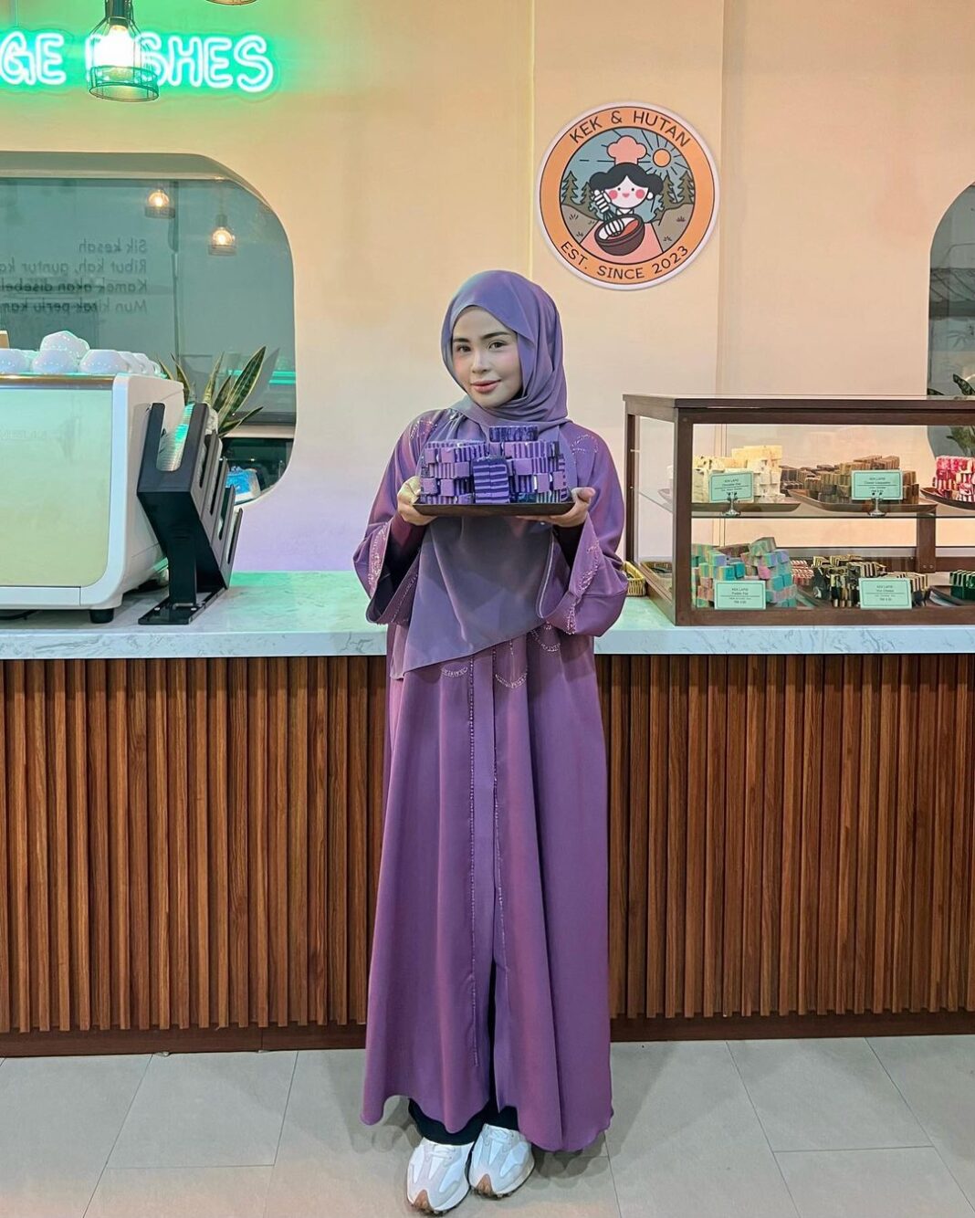 Bergelar Jutawan Kosmetik, Kini Wan Nur Syuhada Bisnes Kek Lapis ...