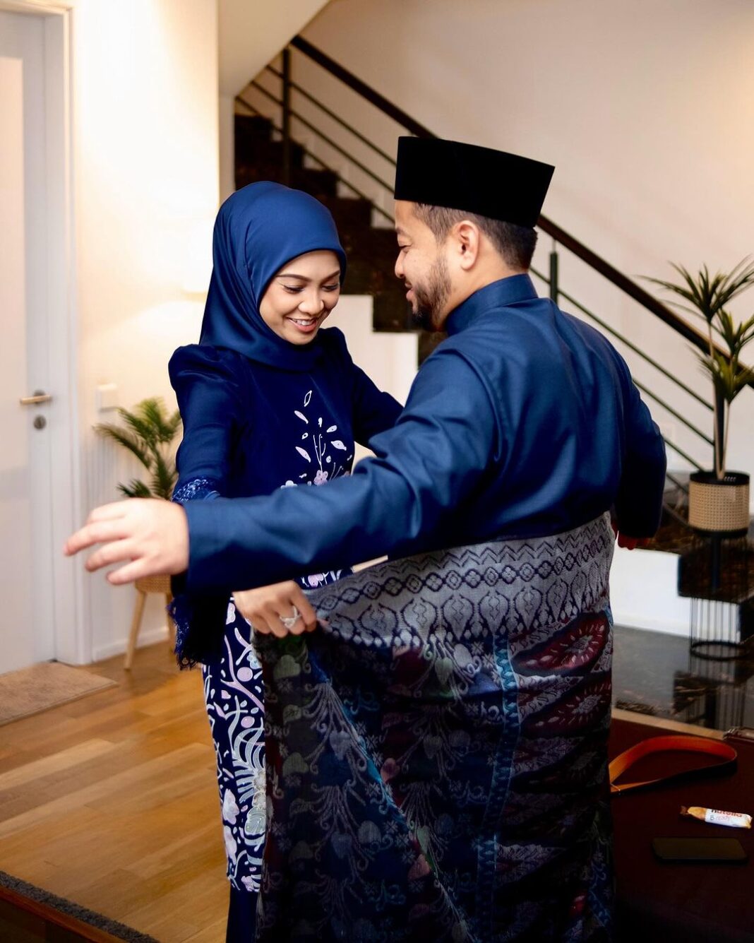 Ikut Suami Beraya Di Kelantan, Nabila Razali Diundang Masuk Istana ...