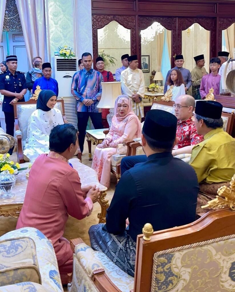 Ikut Suami Beraya Di Kelantan, Nabila Razali Diundang Masuk Istana ...