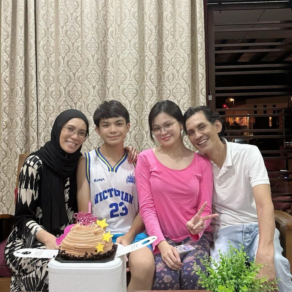 Meniti Usia 19 & Satu-Satunya Puteri Kesayangan, Cantik Anak Gadis ...