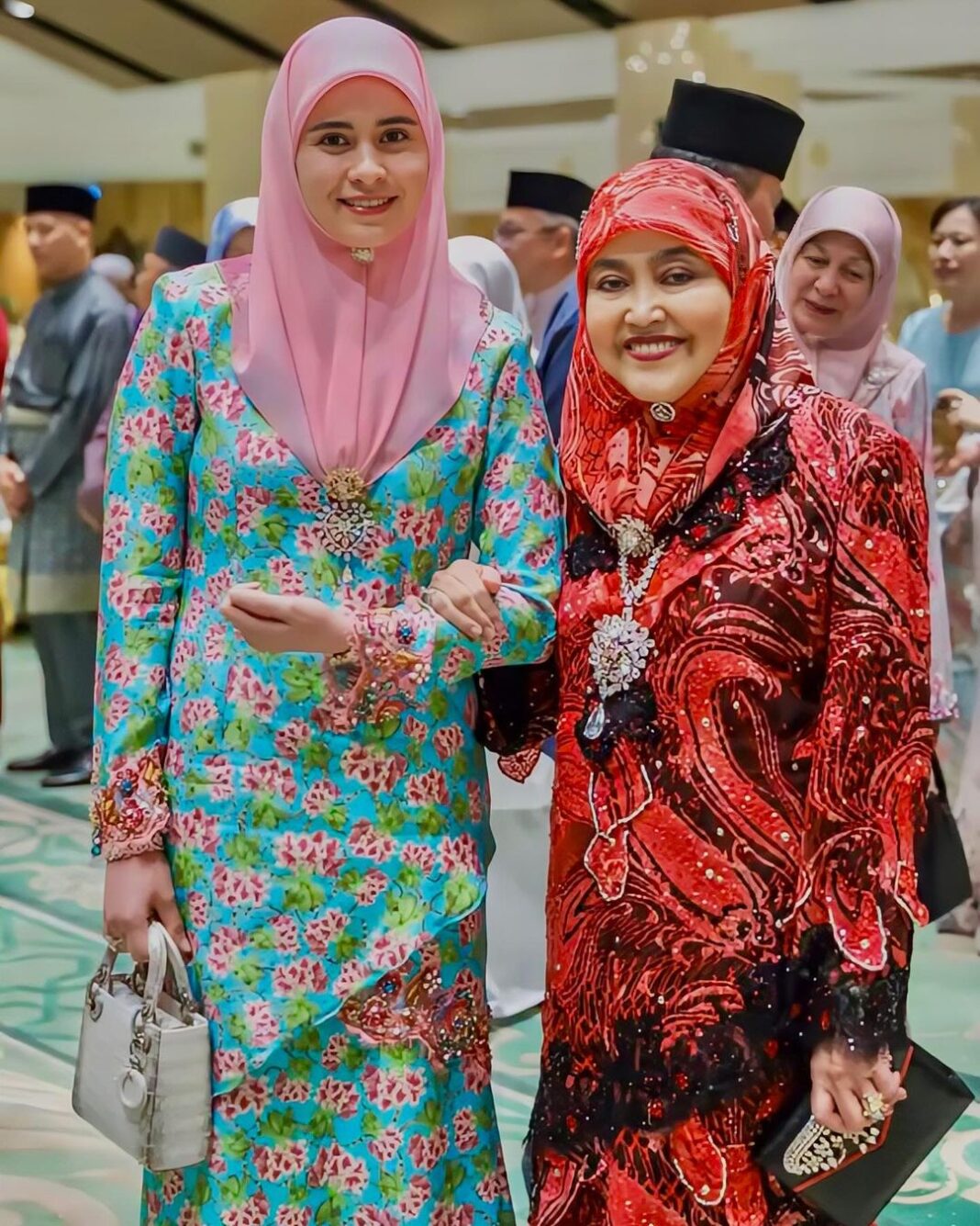 Pakej Lengkap Bakal Permaisuri Brunei, Pengiran Anak Sarah Anggun Usia ...