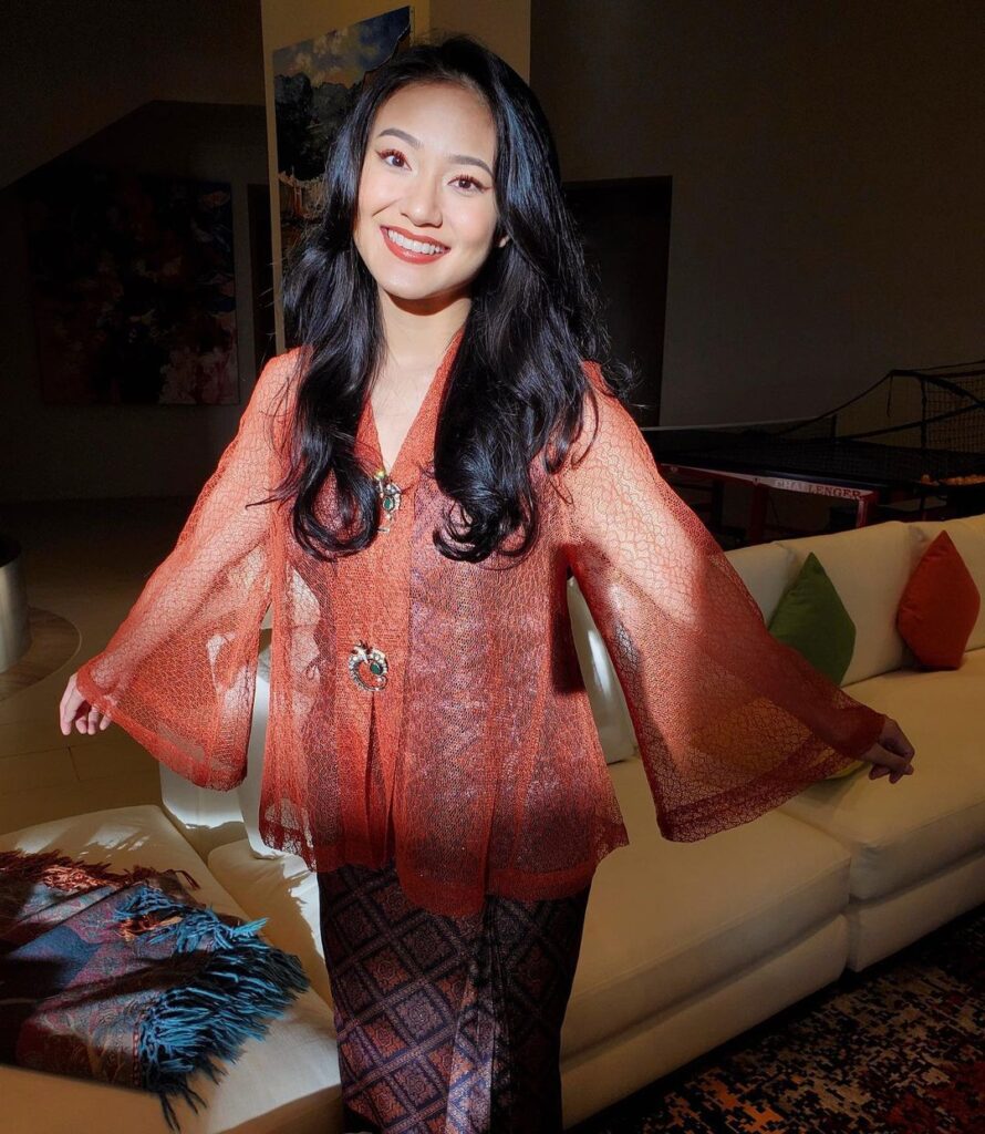 Potret Bahagia Puan Sri Tiara Rai Syawal, Wajah Cantik Hani Karmila ...