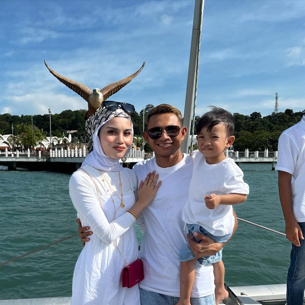 Usia Perkahwinan Cecah 5 Tahun, Faisal Halim Figura Bapa Penyayang ...