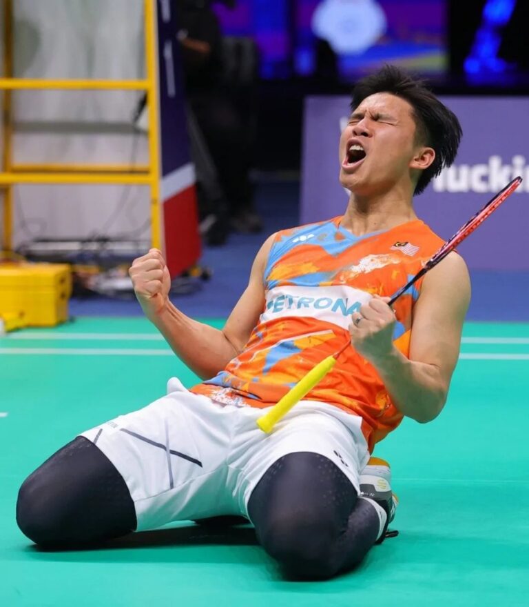 Rangkul Naib Juara Asia, Beregu Badminton Nur Izzuddin Rumsani Bergelar ...