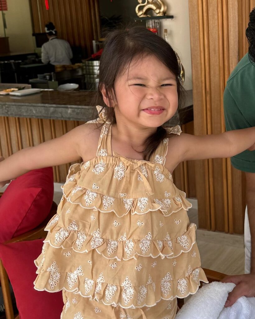 Rezeki Dikurnia Suami Penyayang, Potret Bahagia Ain Edruce Bercuti ...