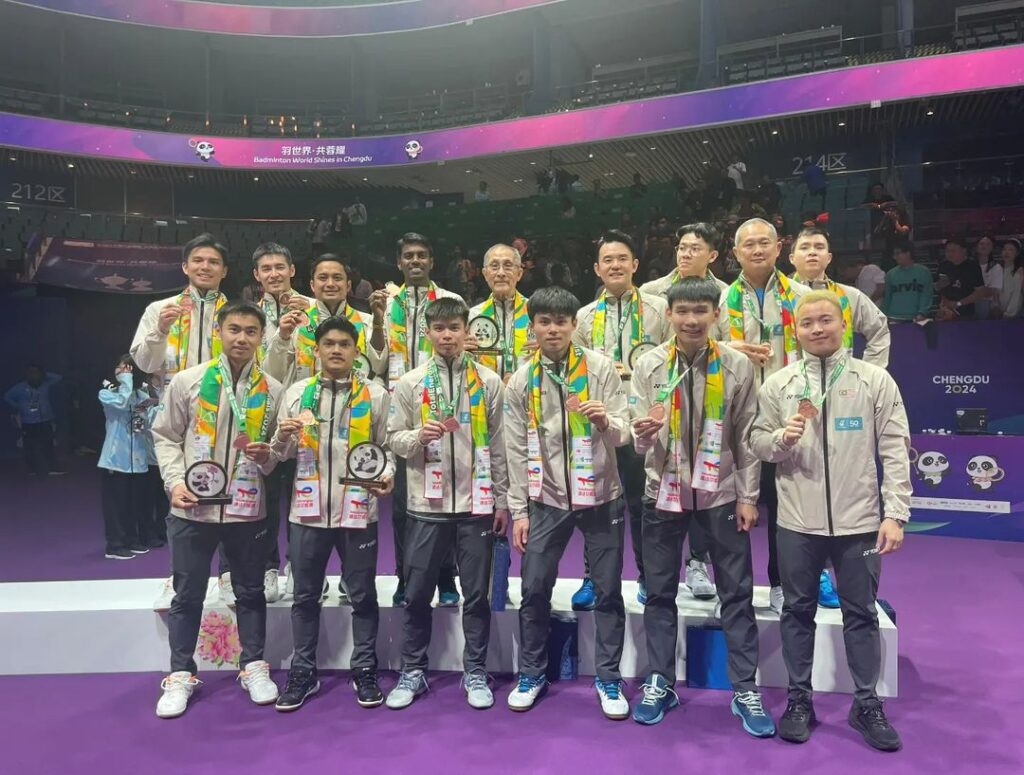 Rangkul Naib Juara Asia, Beregu Badminton Nur Izzuddin Rumsani Bergelar ...