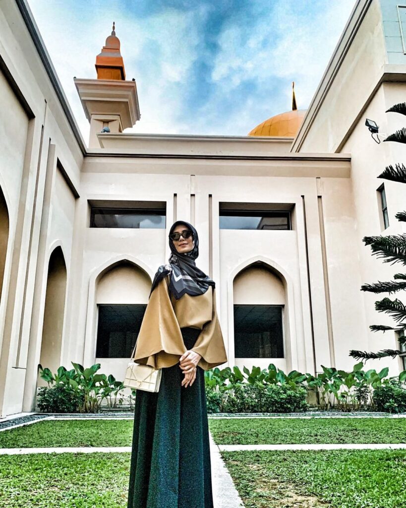 Lebih Setahun Hijrah, Penampilan Bekas Hos Hlive ELEENA SUI Sejuk Mata ...