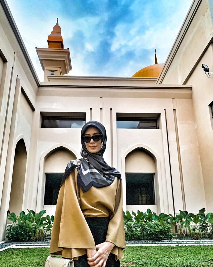 Lebih Setahun Hijrah, Penampilan Bekas Hos Hlive ELEENA SUI Sejuk Mata ...