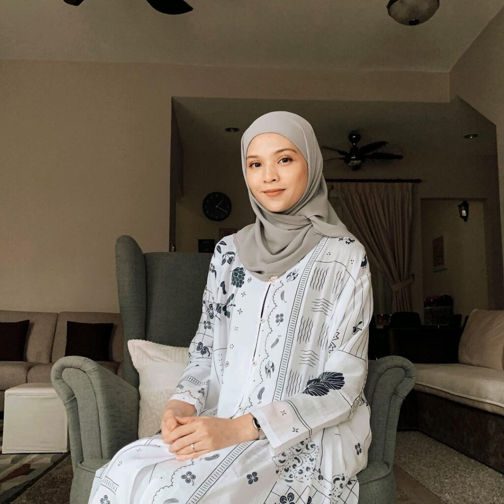 Cantik & Low Profile! 13 Tahun Kahwin, Suri Hati Zahiril Adzim Ini ...