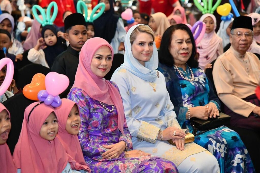 Nampak Lebih Muda, Berseri-Seri & Cantik! Fesyen ‘Simple’ DATO’ SERI ...