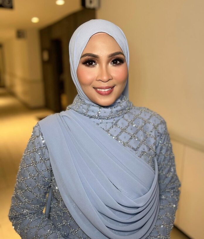 Ibu Anggun Usia 56 & Penjawat Awam Berdedikasi, Dato' Sri Suriani Ahmad ...