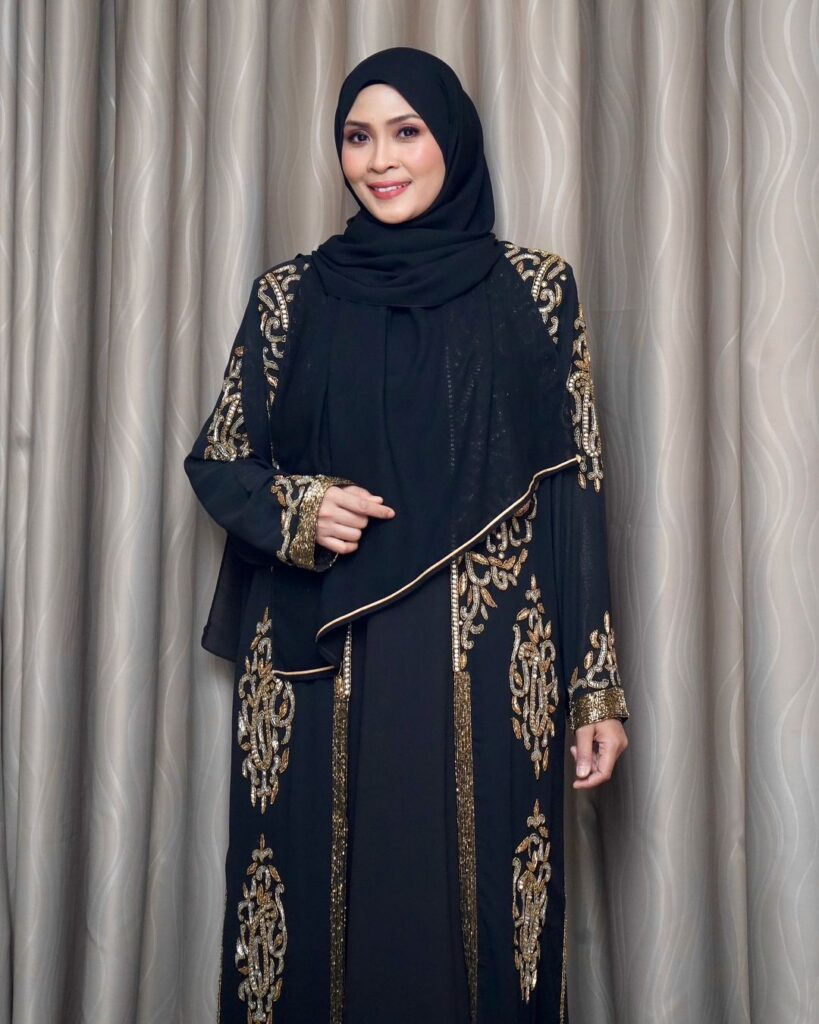 Ibu Anggun Usia 56 & Penjawat Awam Berdedikasi, Dato' Sri Suriani Ahmad ...