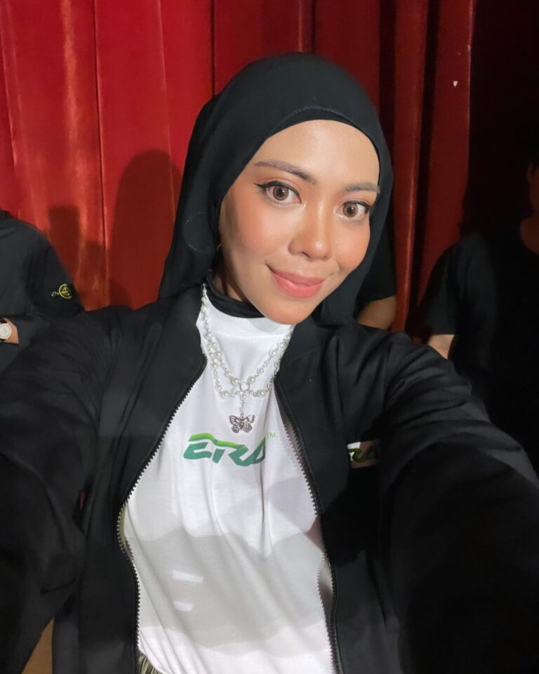 Persis Allahyarham Ibu, Nurnilam Sari Puteri Datuk M. Nasir Selamat ...