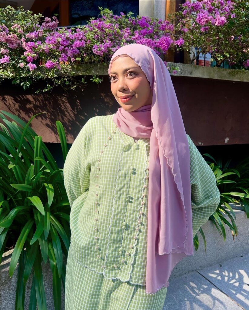 Persis Allahyarham Ibu, Nurnilam Sari Puteri Datuk M. Nasir Selamat ...