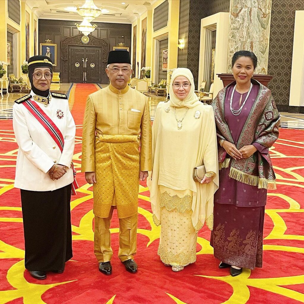 Menantu Kiriman Tuhan, Layanan Farah Ahmad Rai Birthday Datuk Fauziah ...