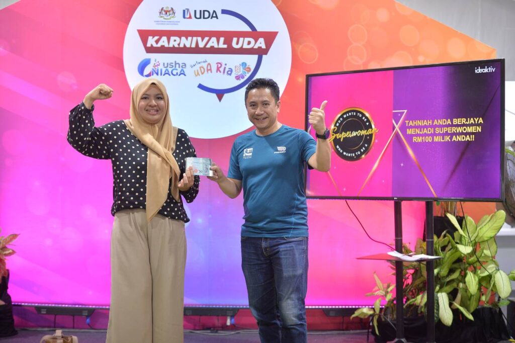 Wajah Klasik Anak Datuk Zainal Abidin, Timur Gabriel Kenang Jasa Ibu ...