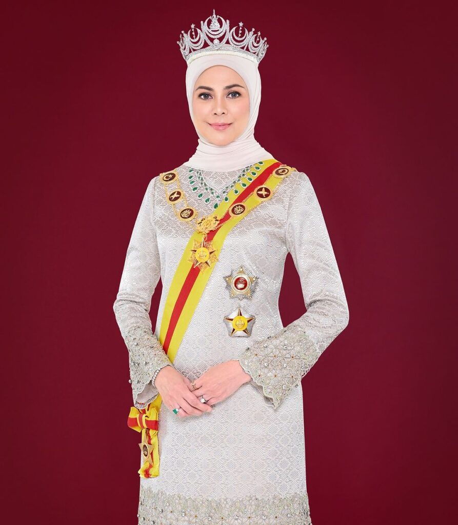 Anggun Mempersona, Potret Rasmi Baharu Tengku Permaisuri Selangor ...