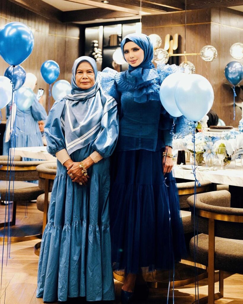 Julung Kali Istiadat Pengurniaan Pingat Di Luar Negara, HALIZA HASHIM ...