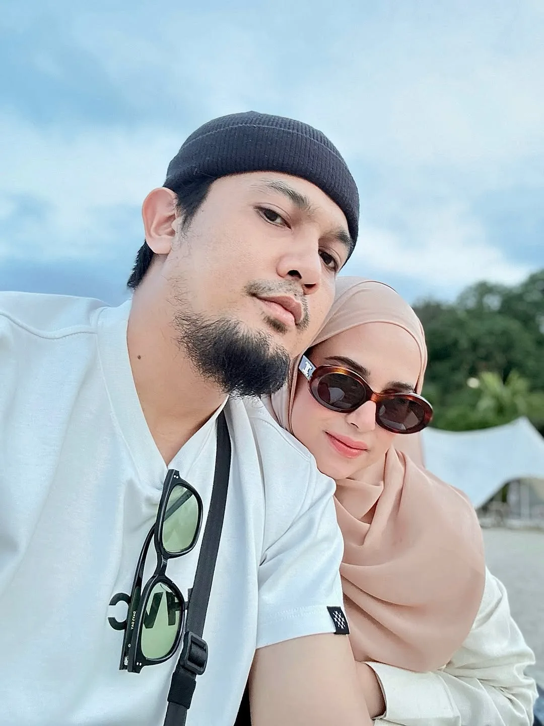 Bersederhana & Urus Bisnes Bersama Suami, Penampilan Bidadari Saharul ...