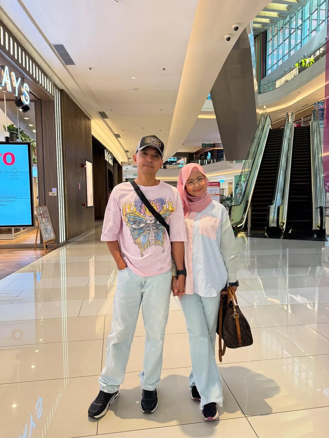 14 Tahun Bersama, Ayu Abas Luah Bahagia Jadi Isteri Tomok & Ibu 3 ...