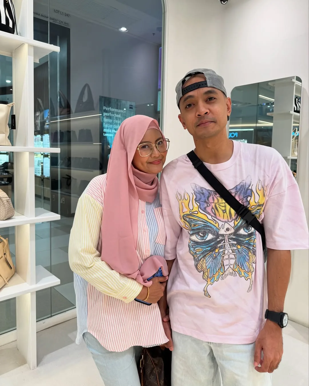 14 Tahun Bersama, Ayu Abas Luah Bahagia Jadi Isteri Tomok & Ibu 3 ...