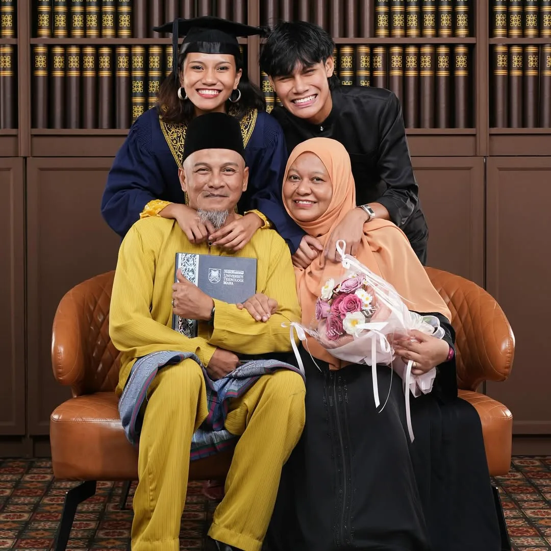 Cicit P. Ramlee, Ghazia Gurnawan Cecah 22 Tahun & Mahir Petik Gitar ...