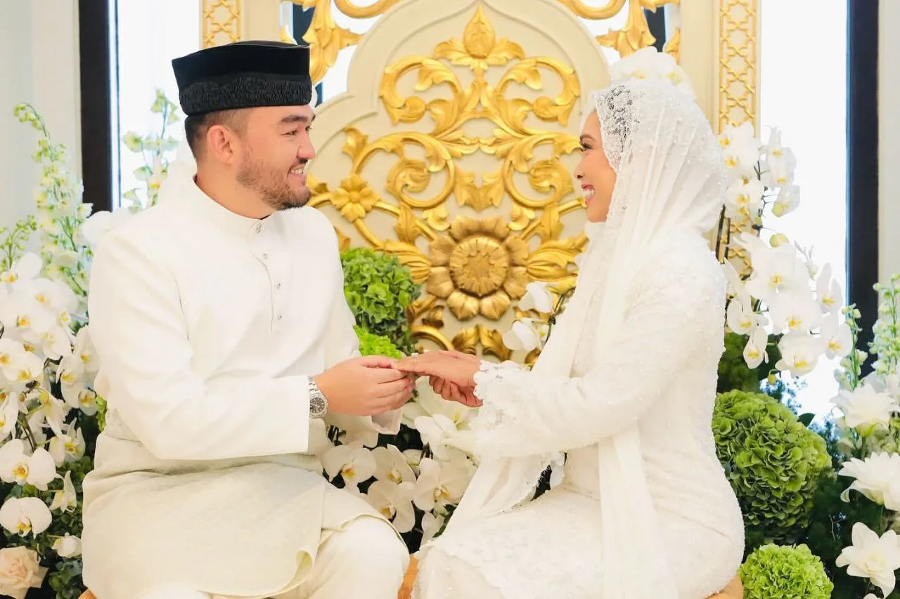 Hadir Rai Hari Bahagia Tengku Amir Shah, Penampilan & Wajah Jelita Puan Nur Lisa Idris Abdullah ...