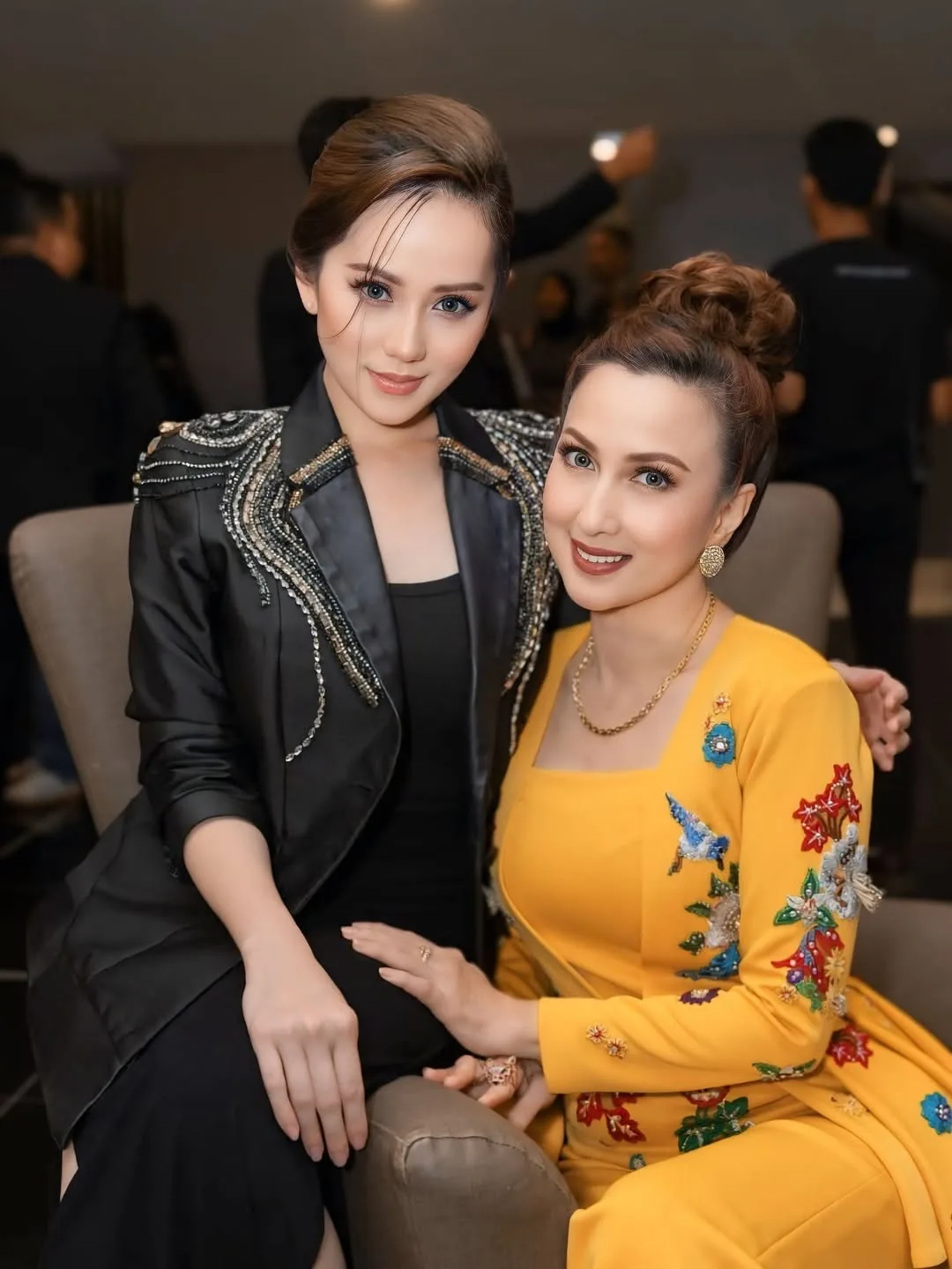 “Happy 10 Years Hubby!” Datin Seri Maria Farida Bahagia 10 Tahun Jadi ...